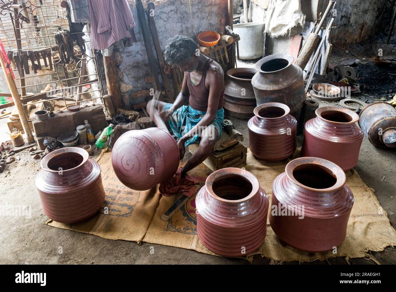 Cooper making hi-res stock photography and images - Alamy