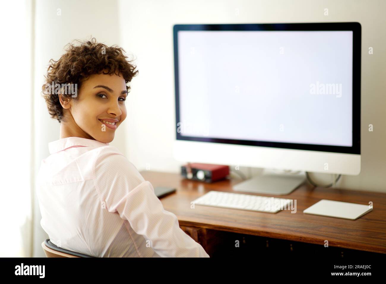 Black woman behind desk happy hi-res stock photography and images - Alamy