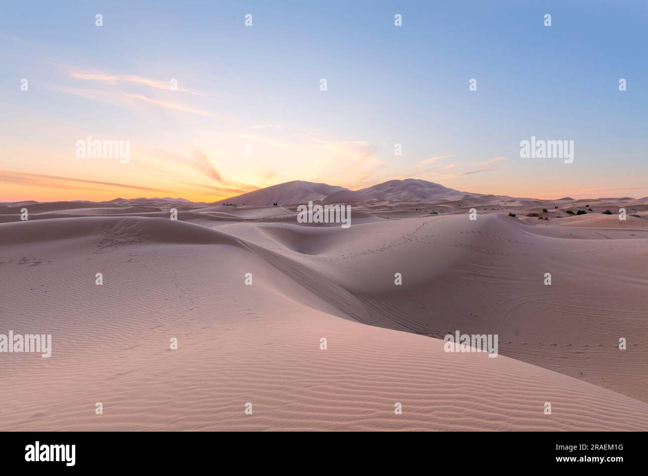 Sunset over the sand dunes in the desert. Arid landscape of the Sahara ...