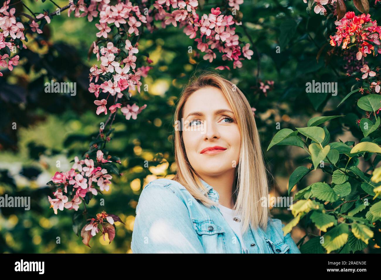 Female model posing outside hi-res stock photography and images - Alamy