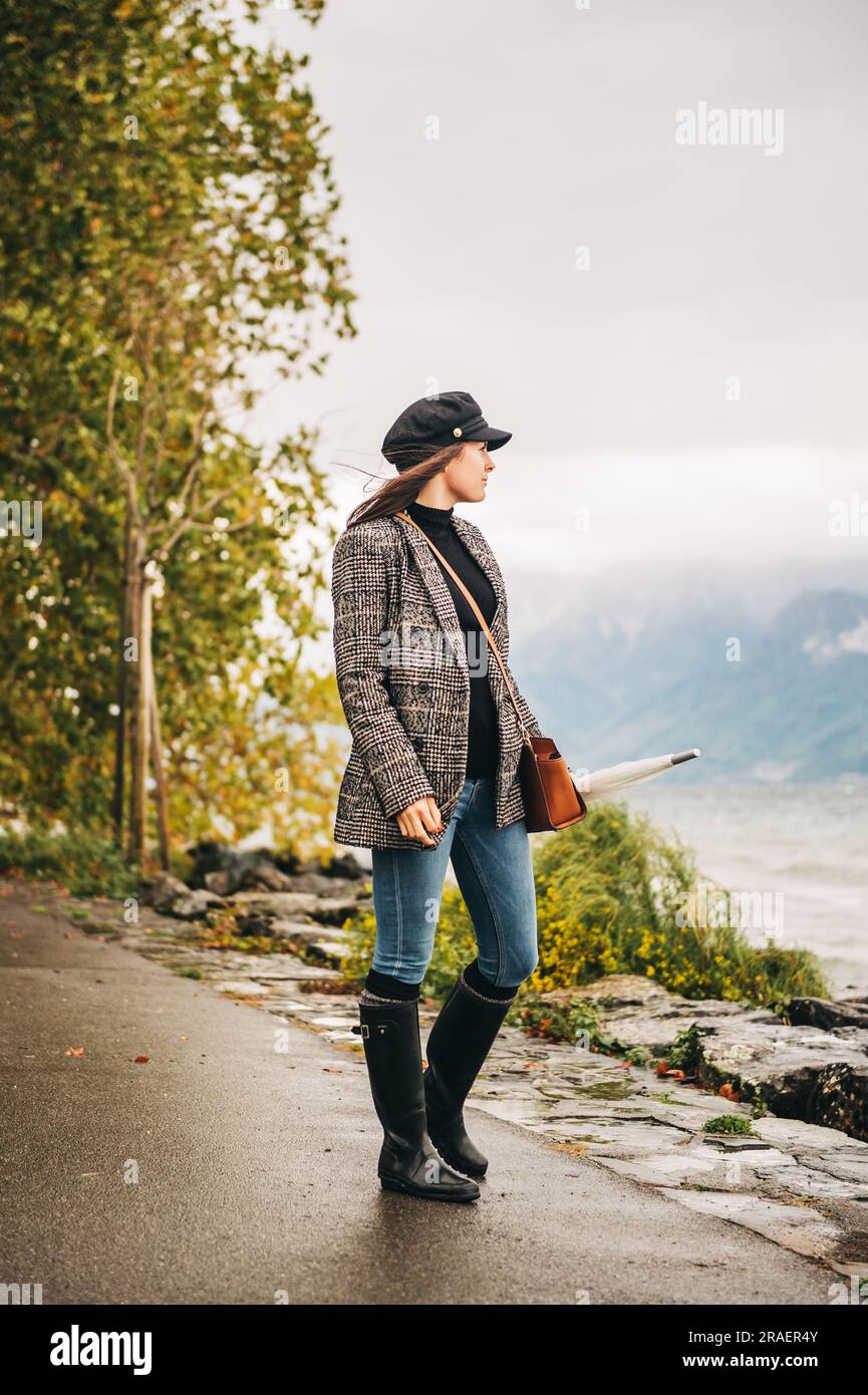 Outdoor full body fashion portrait of young beautiful fashionable woman ...