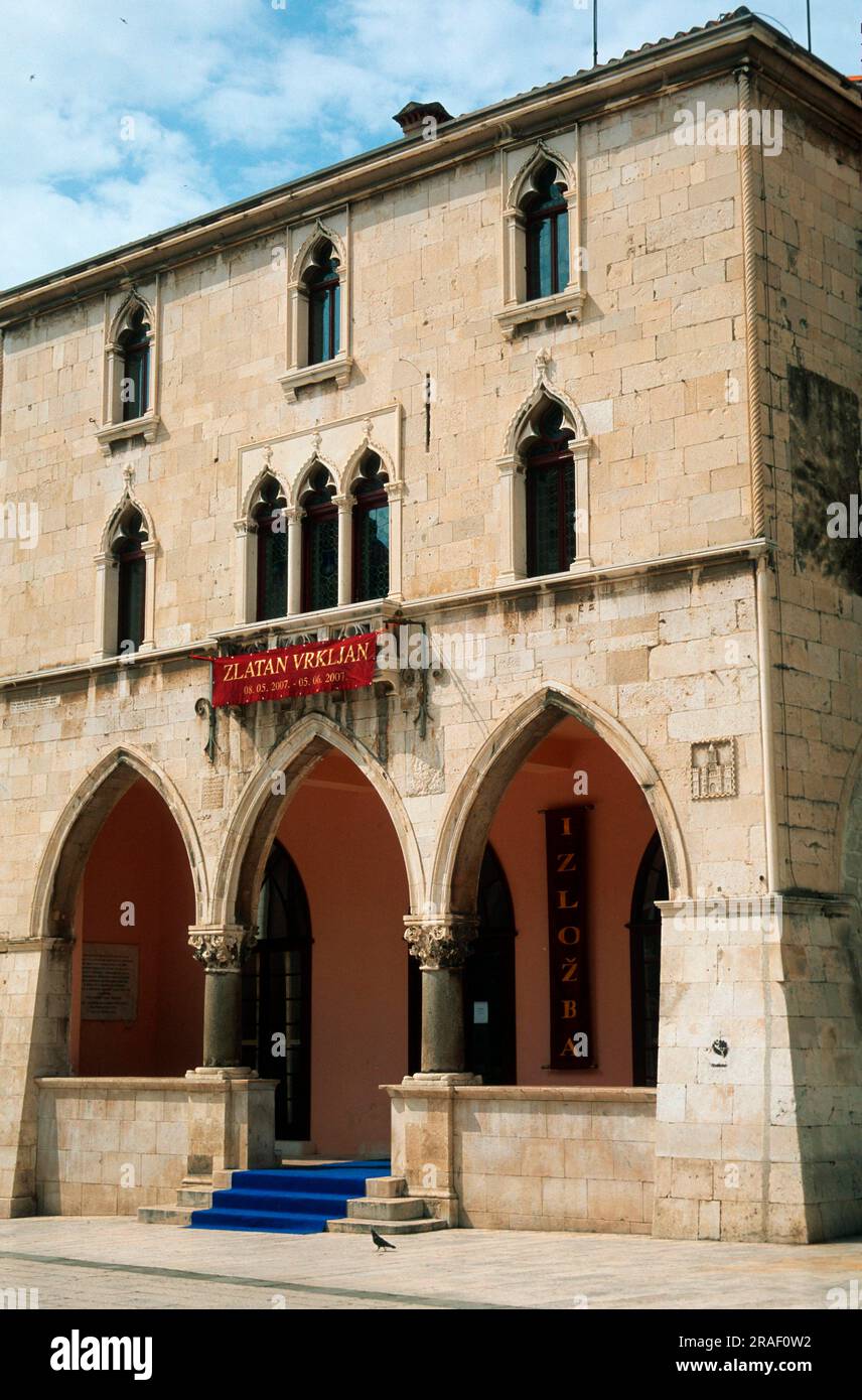 Palace of papalic hi-res stock photography and images - Alamy