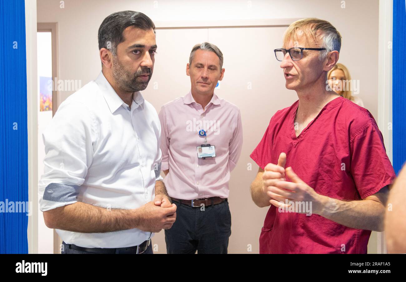 First Minister Humza Yousaf meets Consultant Anaesthetist Ewan Jack ...