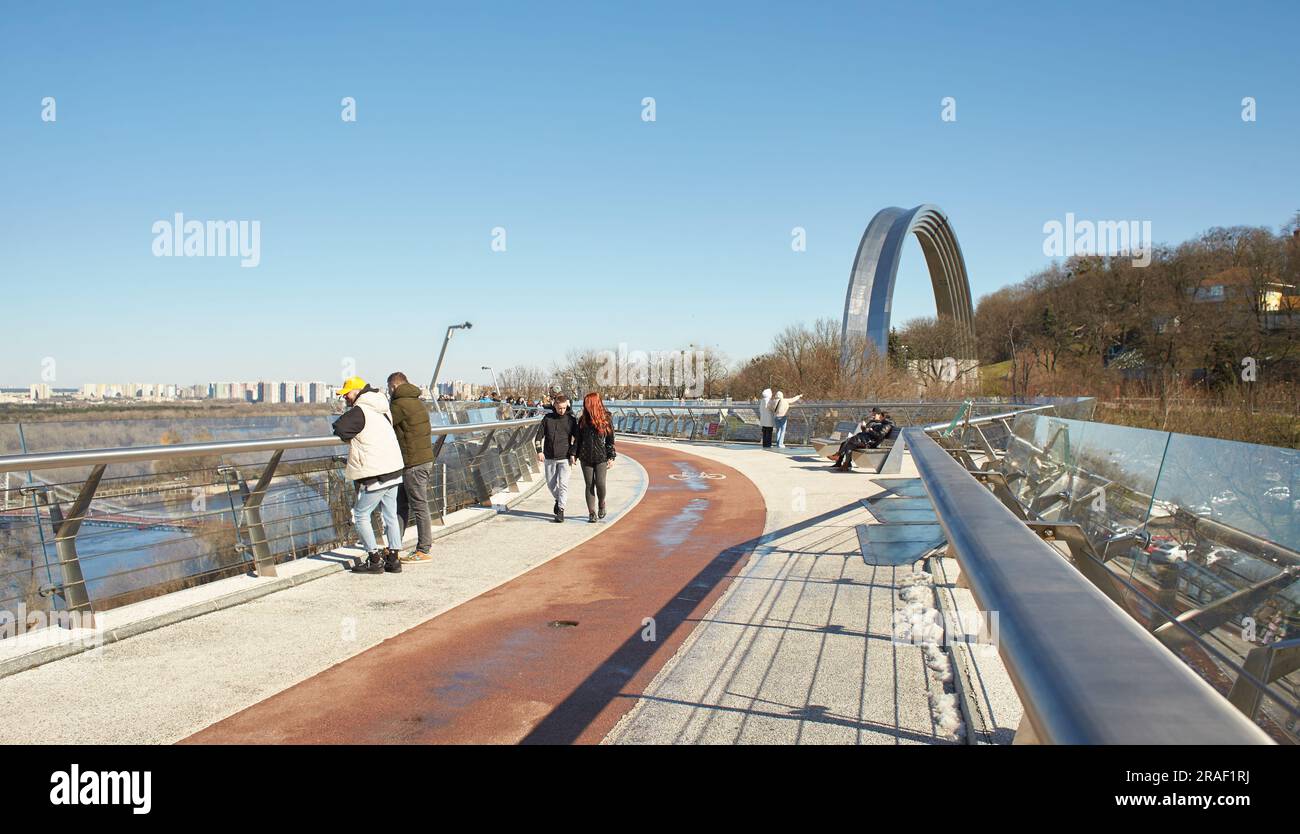 Kyiv, Ucraine-03.30.2023: Pedestrian and bicycle bridge across Saint ...