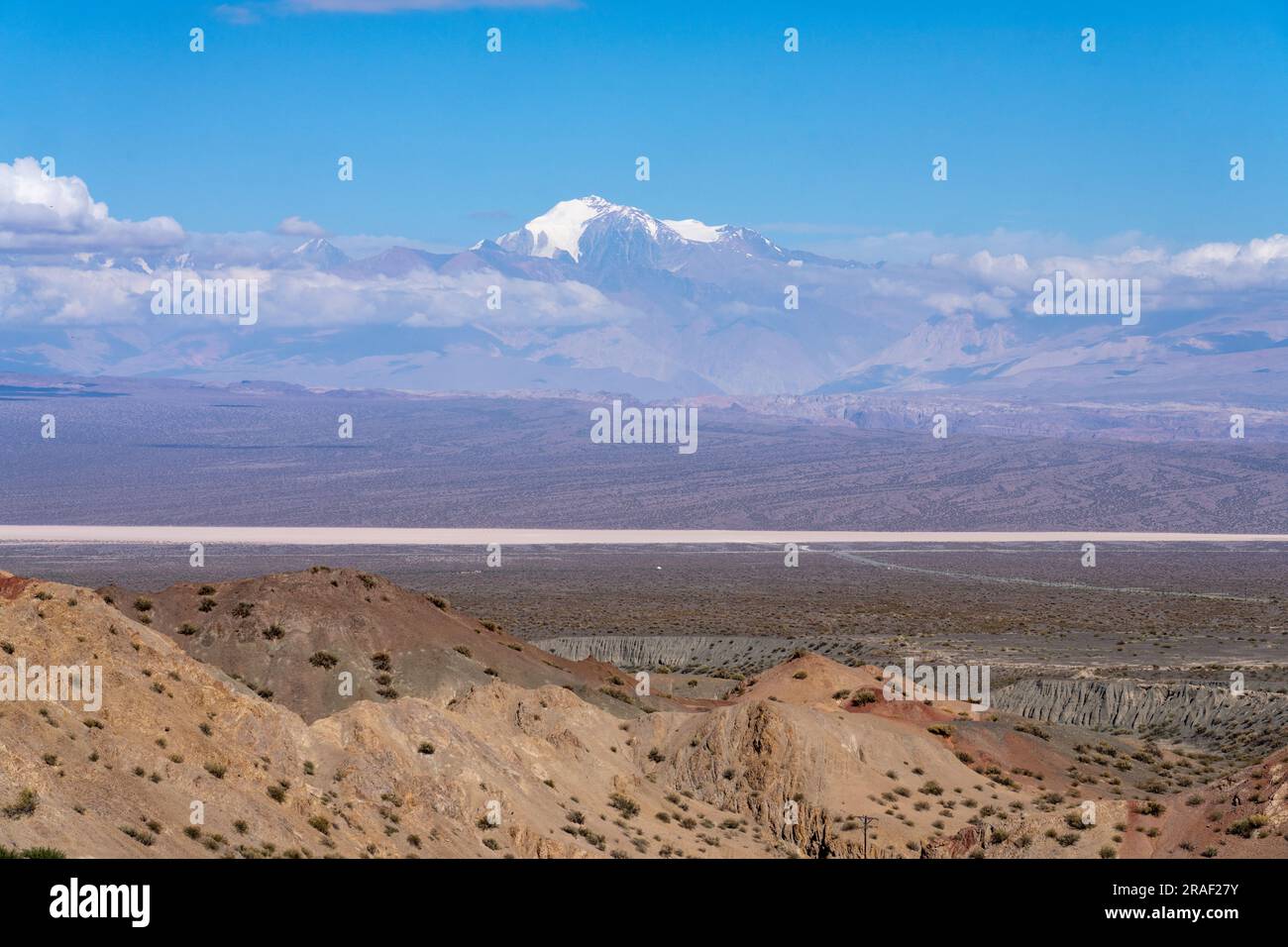 Cerro Mercedario with the Barreal Blanco or Pampa del Leoncito below ...