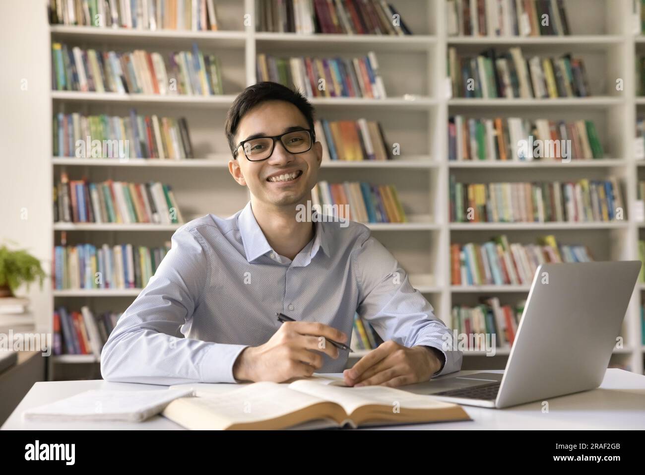 Nerdy guy computer hi-res stock photography and images - Alamy