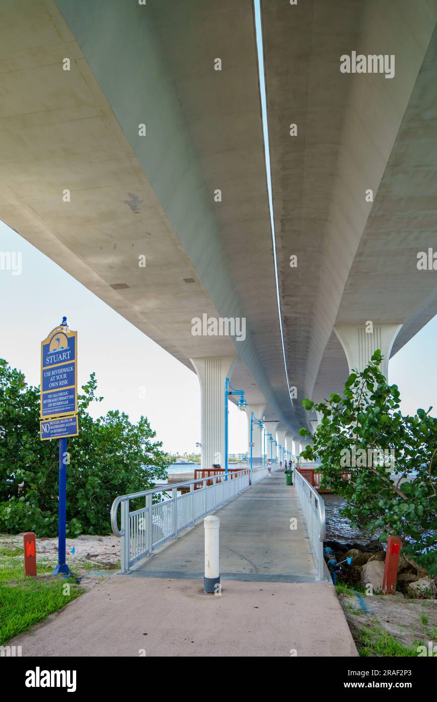Stuart Florida riverwalk and fishing pier Stock Photo - Alamy