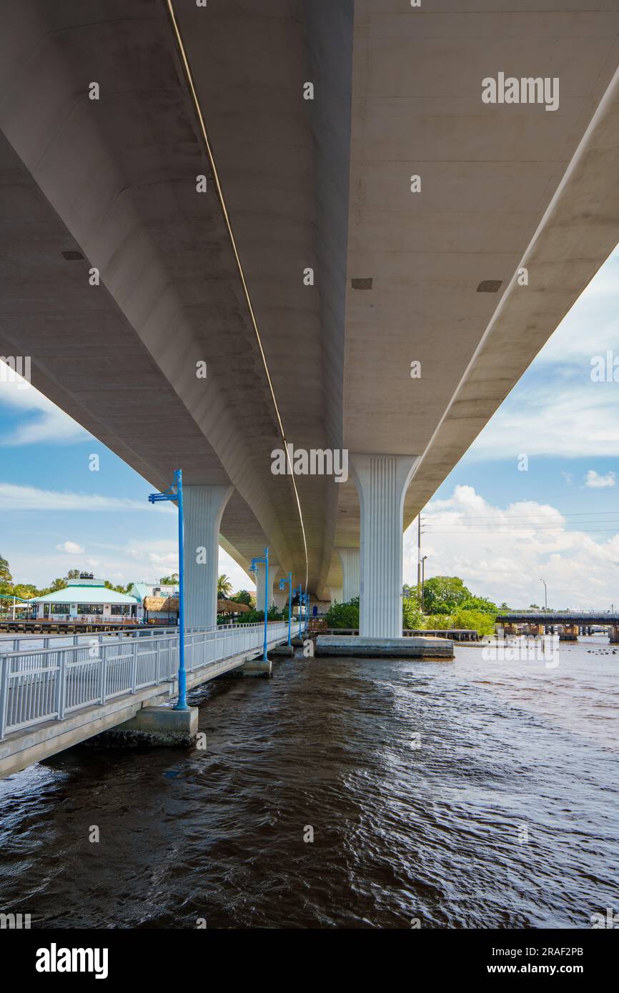 Stuart Florida riverwalk and fishing pier Stock Photo - Alamy