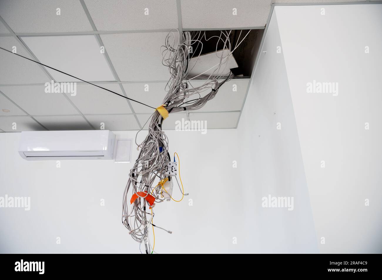 Tangled wires home hi-res stock photography and images - Alamy