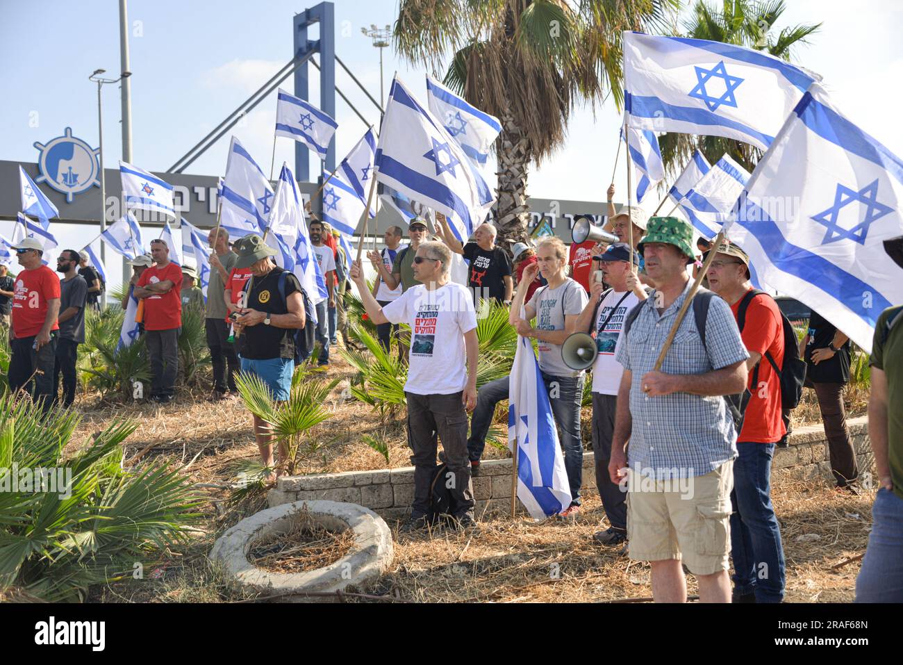 Reservists at gate hi-res stock photography and images - Alamy