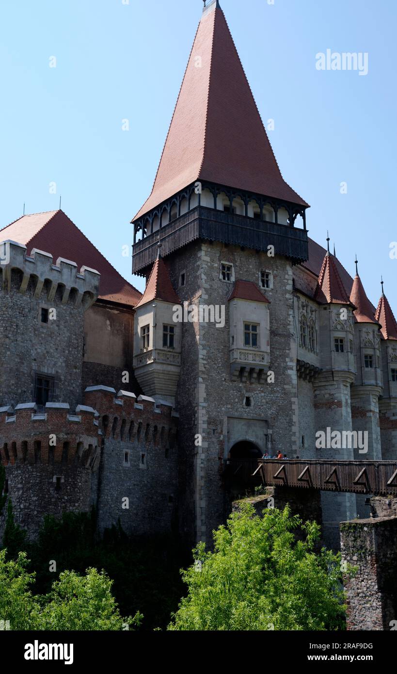 Hunedoara Castle, also known as Corvin Castle or Hunyadi Castle ...