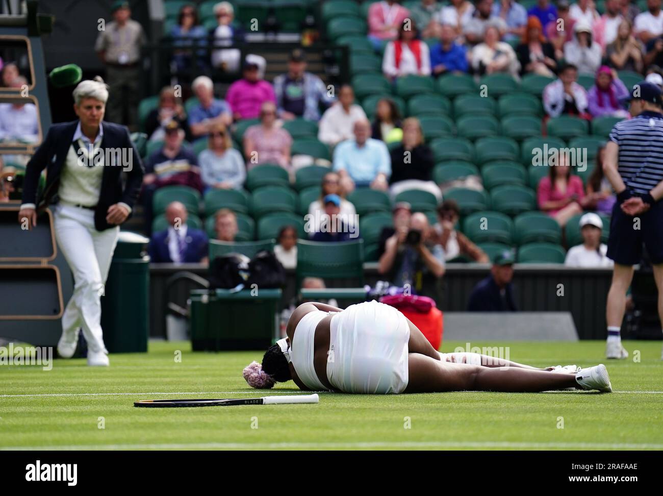 Venus Williams takes a fall during her match against Elina Svitolina on ...