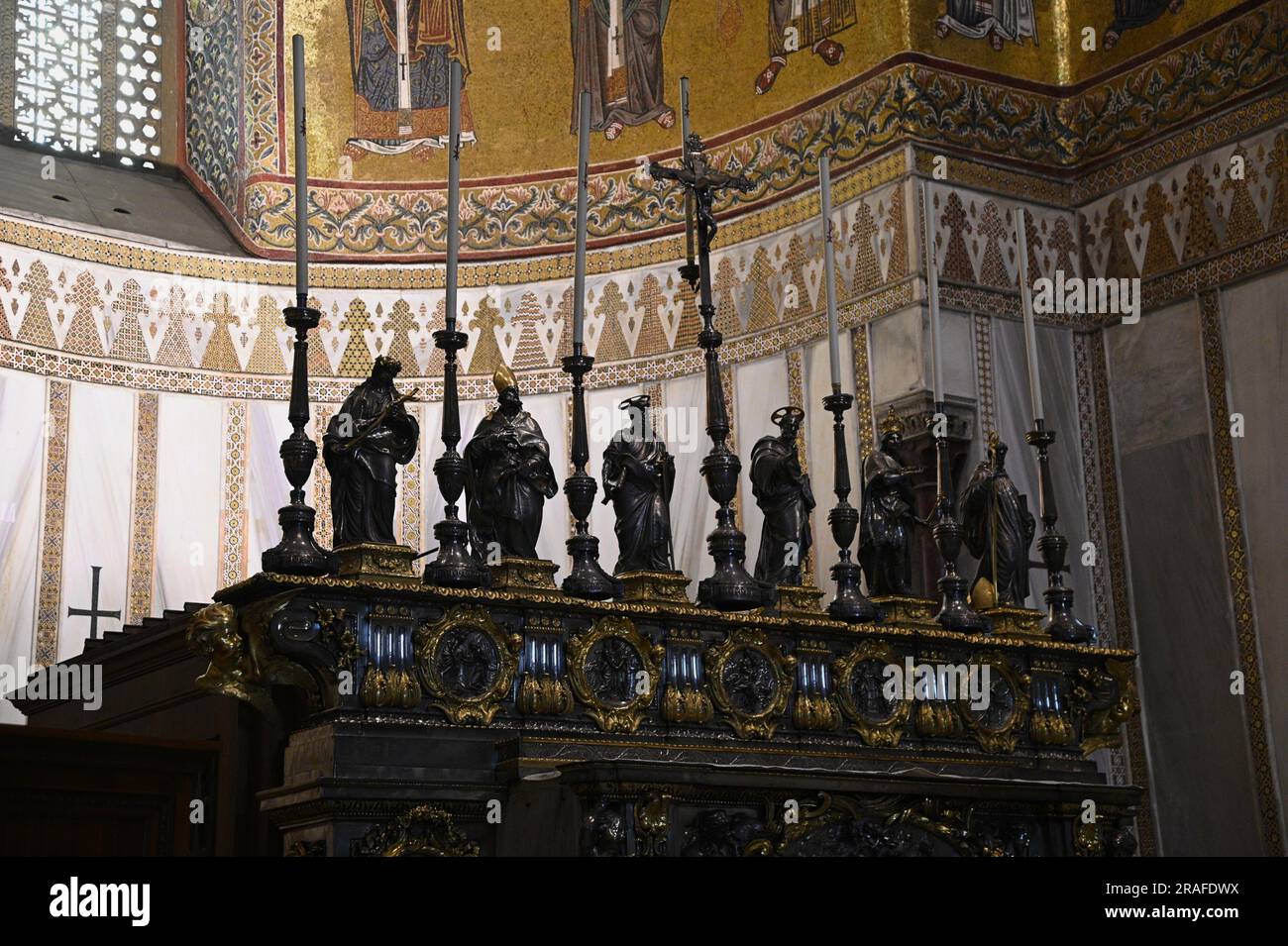 Silver altar by Luigi Valadier with the statues of Saints Louis IX ...