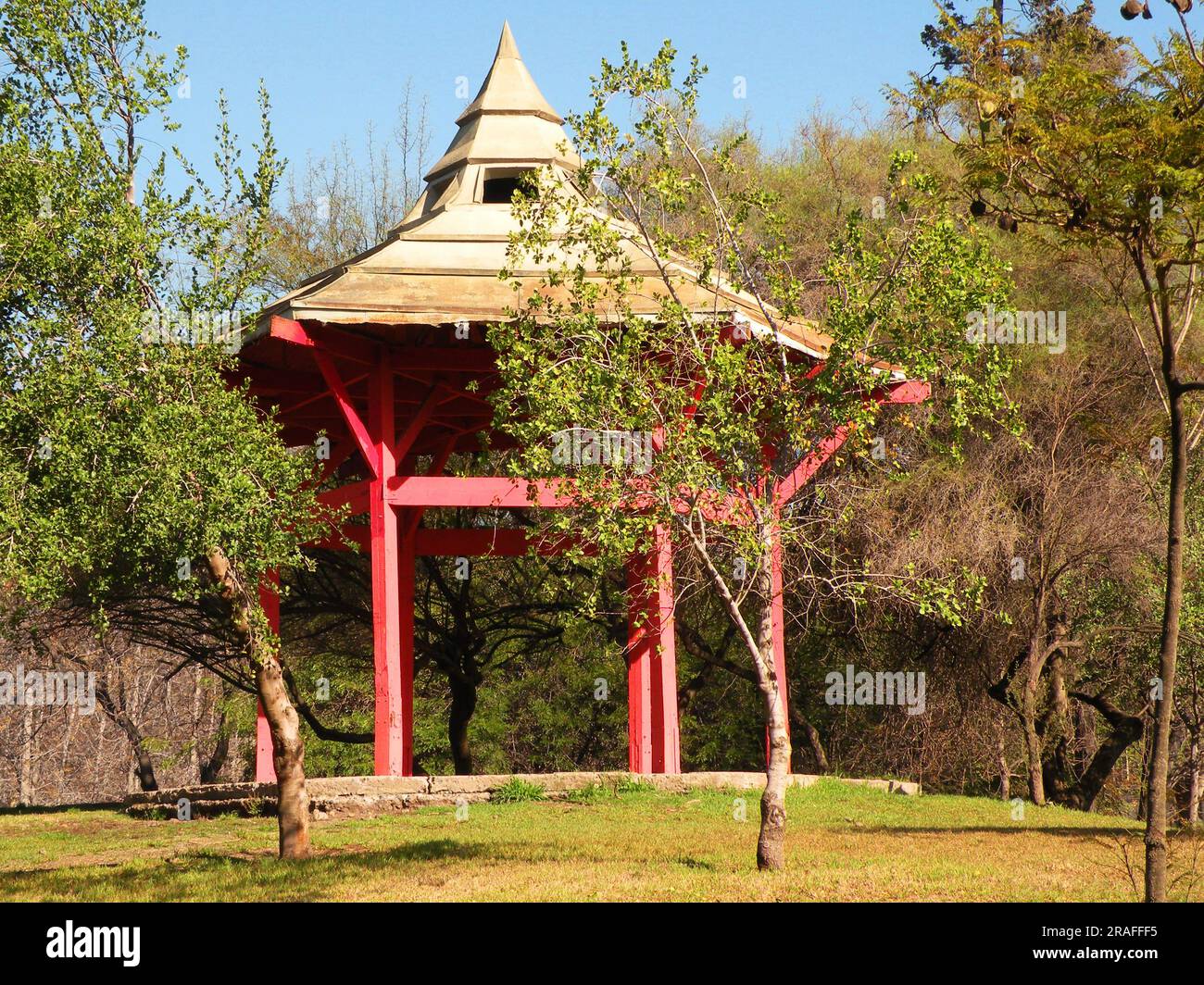 Pergola and nature, O'higgins Park, Santiago, Chile Stock Photo - Alamy