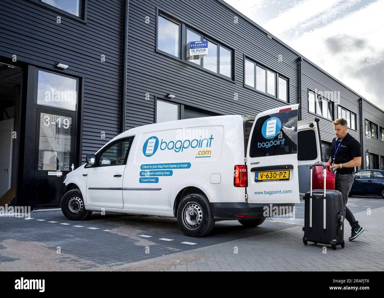 Baggage collection hi-res stock photography and images - Alamy
