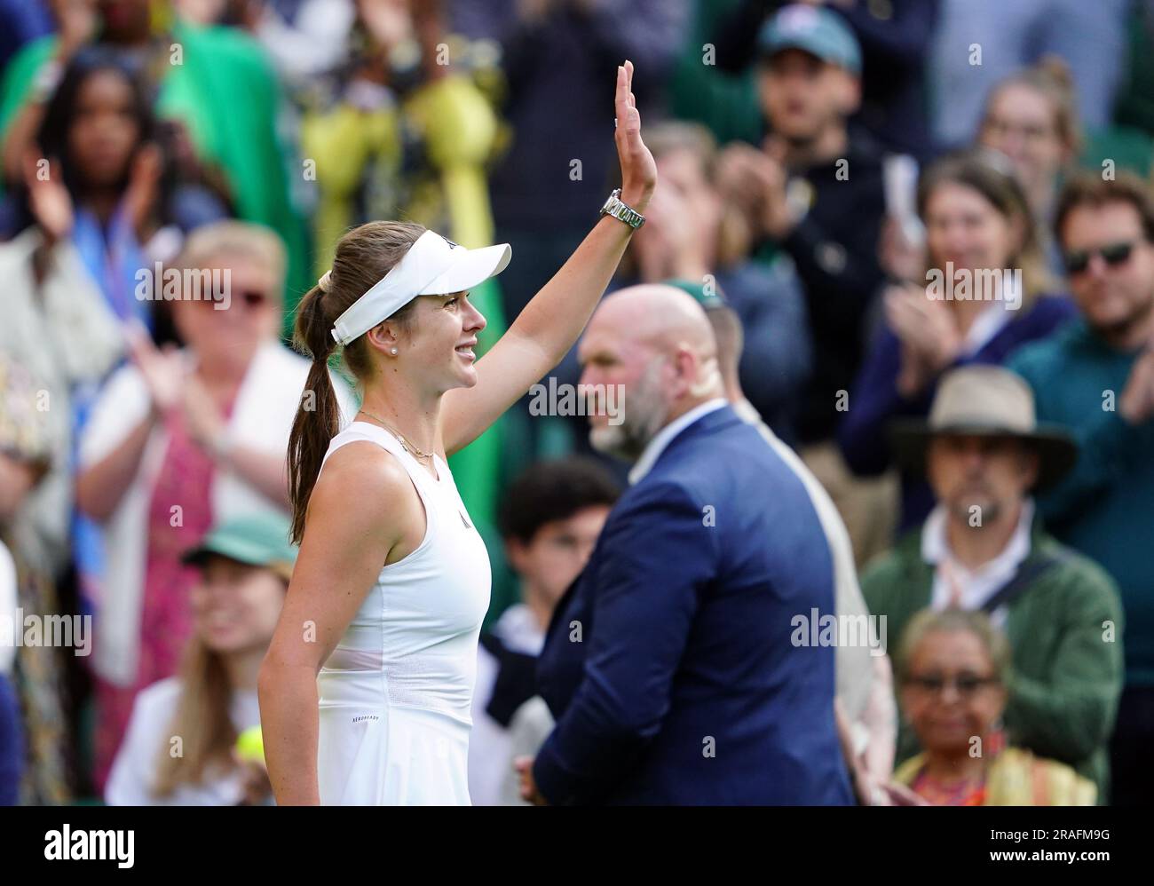 Elina Svitolina waves to the crowd after her match against Venus ...