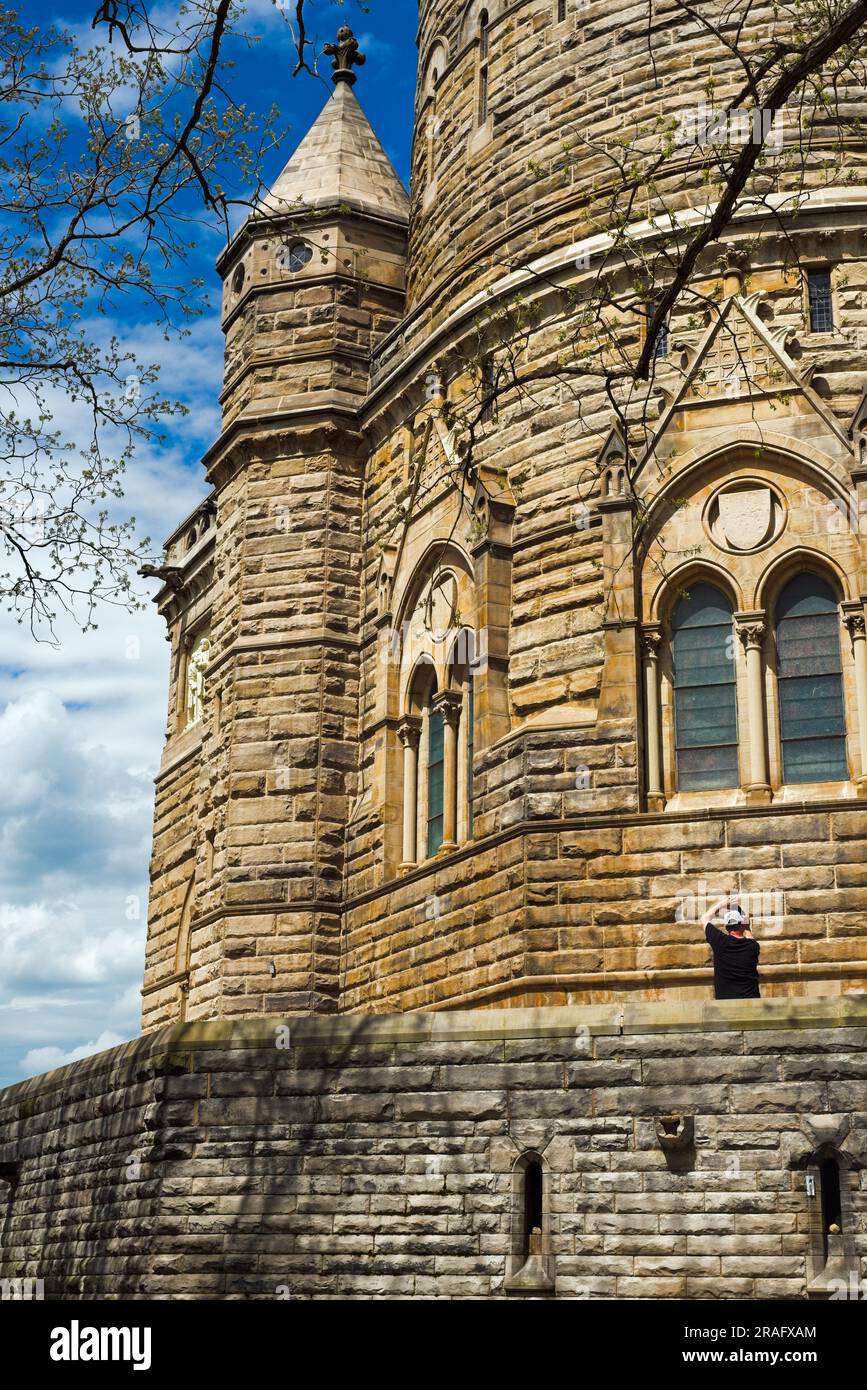 The massive base and lower half of the James A. Garfield Memorial in ...