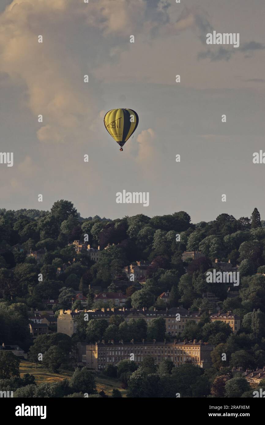 Hot air balloons Bath cityscape Stock Photo - Alamy
