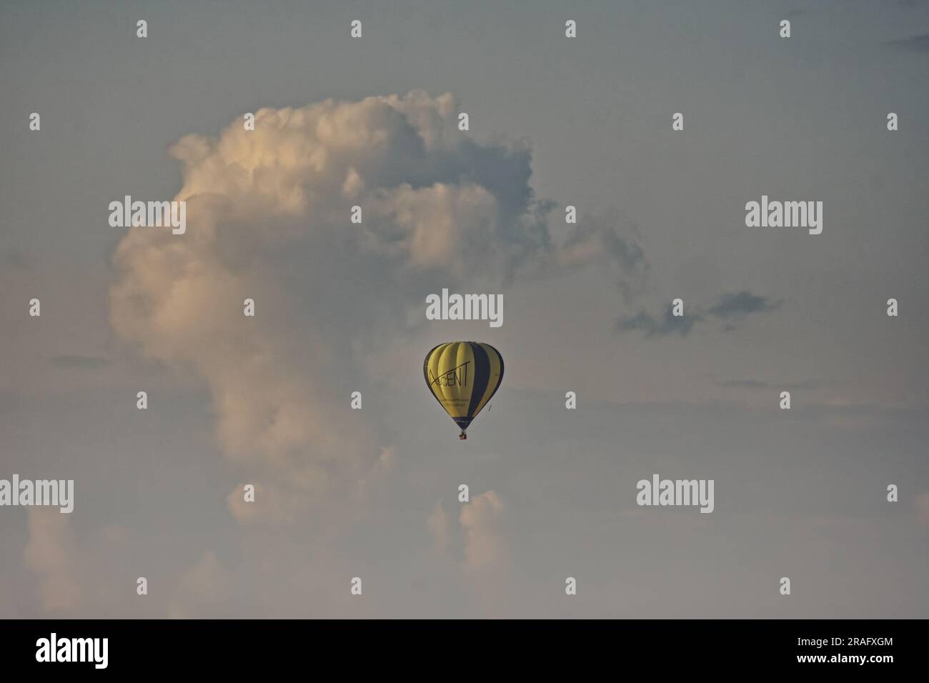 Hot air balloons Bath cityscape Stock Photo - Alamy