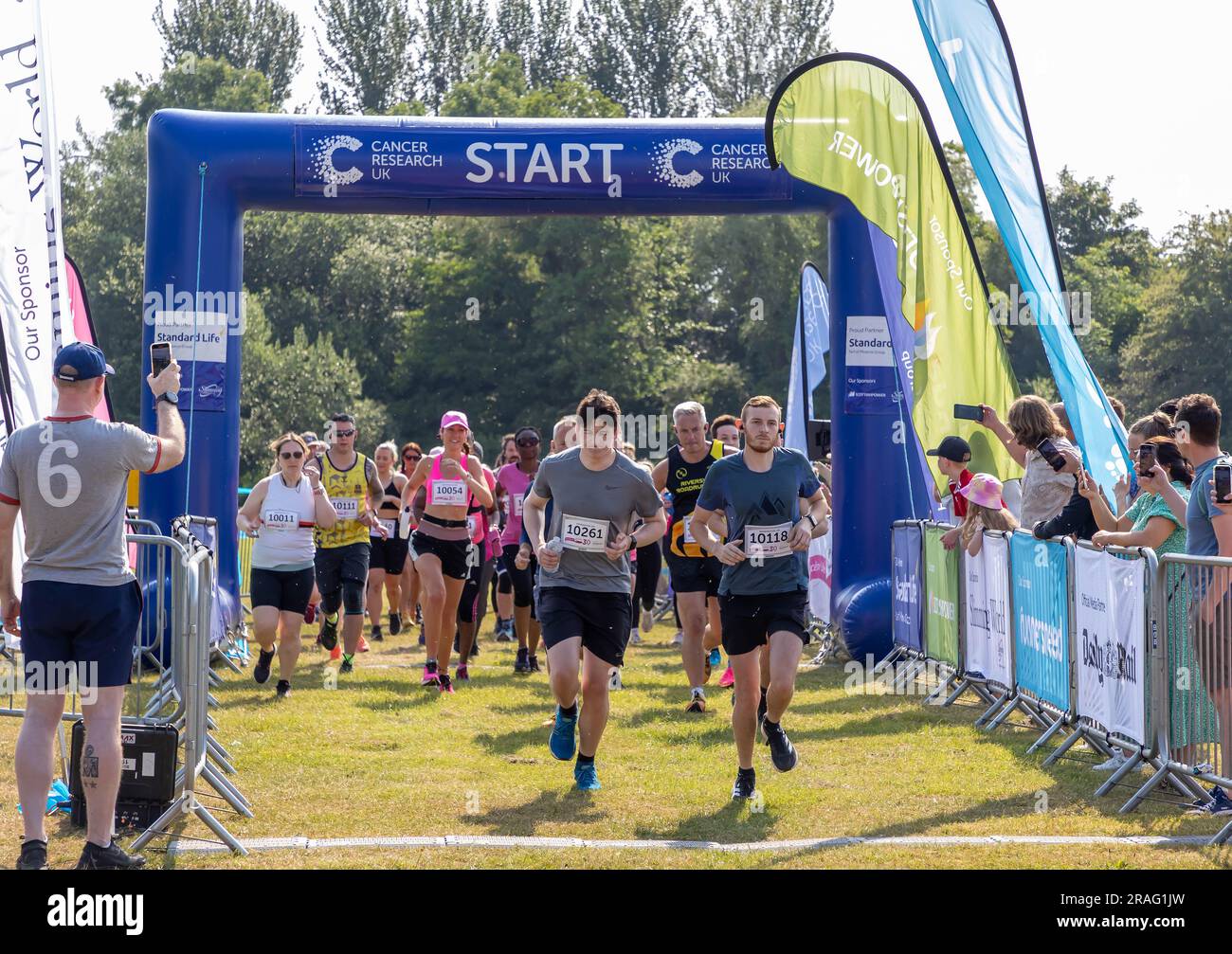 Race for Life in aid of Cancer Research. Hundreds of people dressed in ...