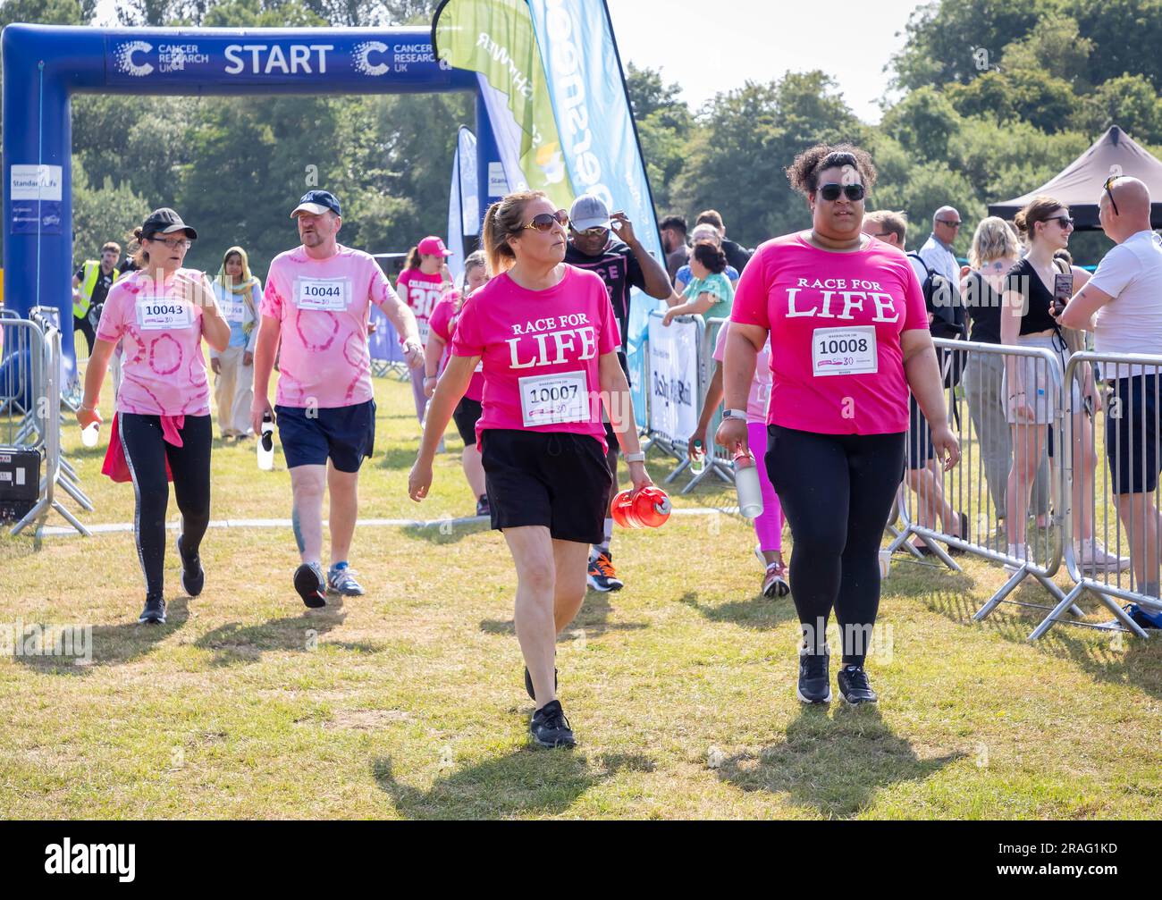 Race for Life in aid of Cancer Research. Hundreds of people dressed in ...