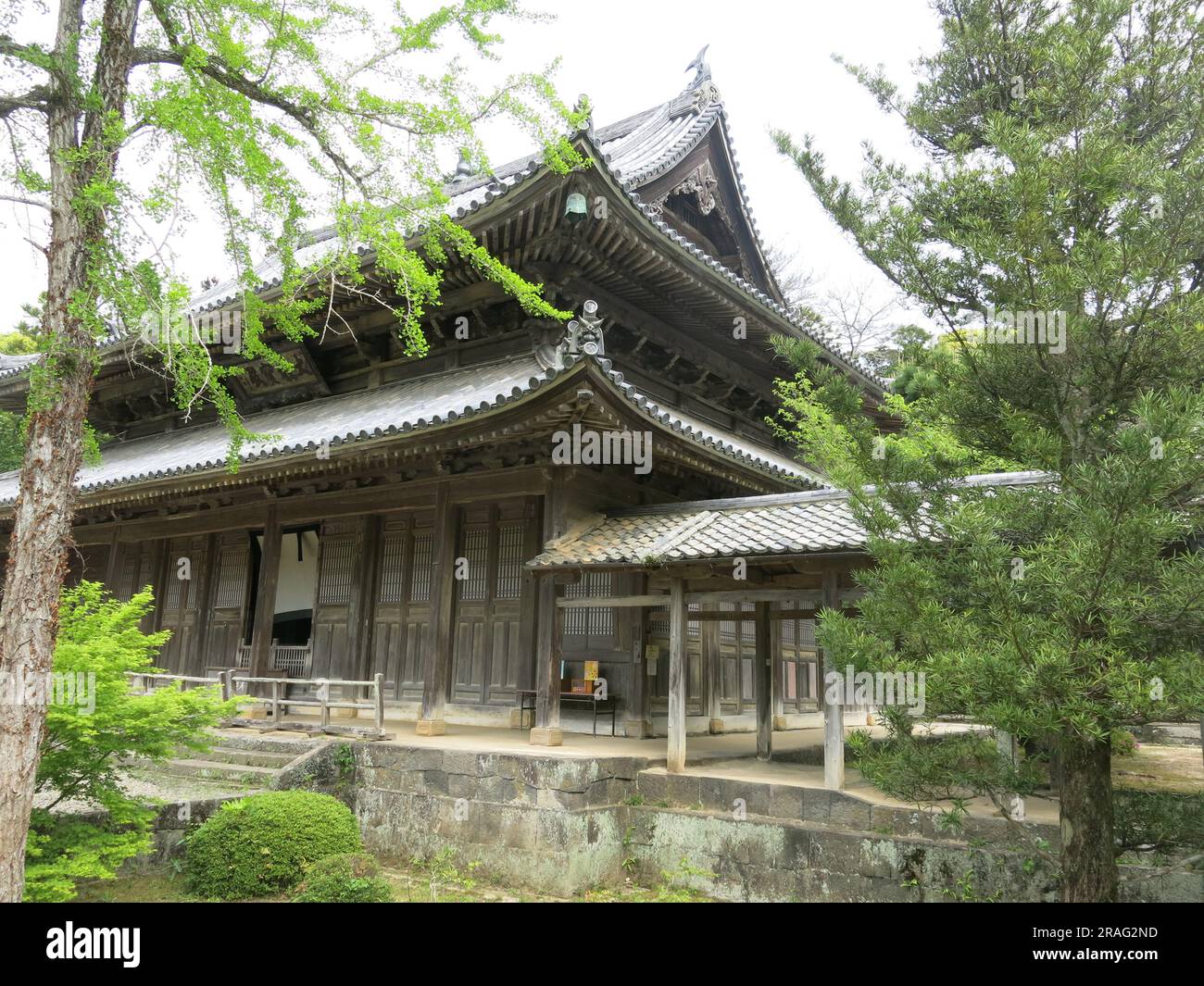 Daiohoden, the main hall at Tokoji Temple built in 1698, means "the ...
