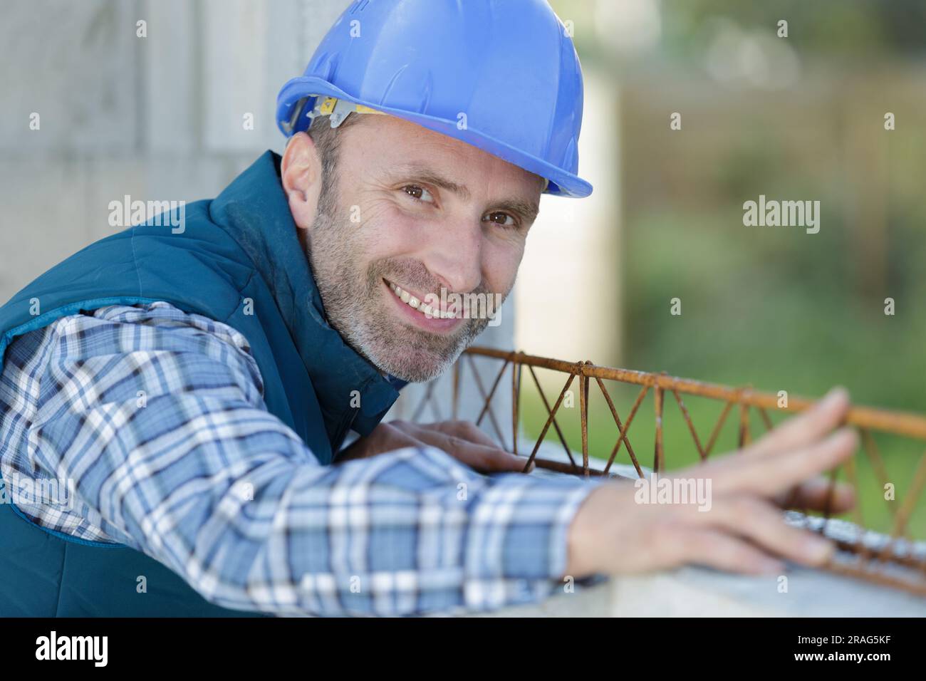 a male builder is outdoors Stock Photo - Alamy