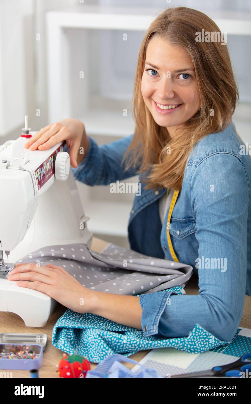 Fashion designer using sewing hi-res stock photography and images - Alamy