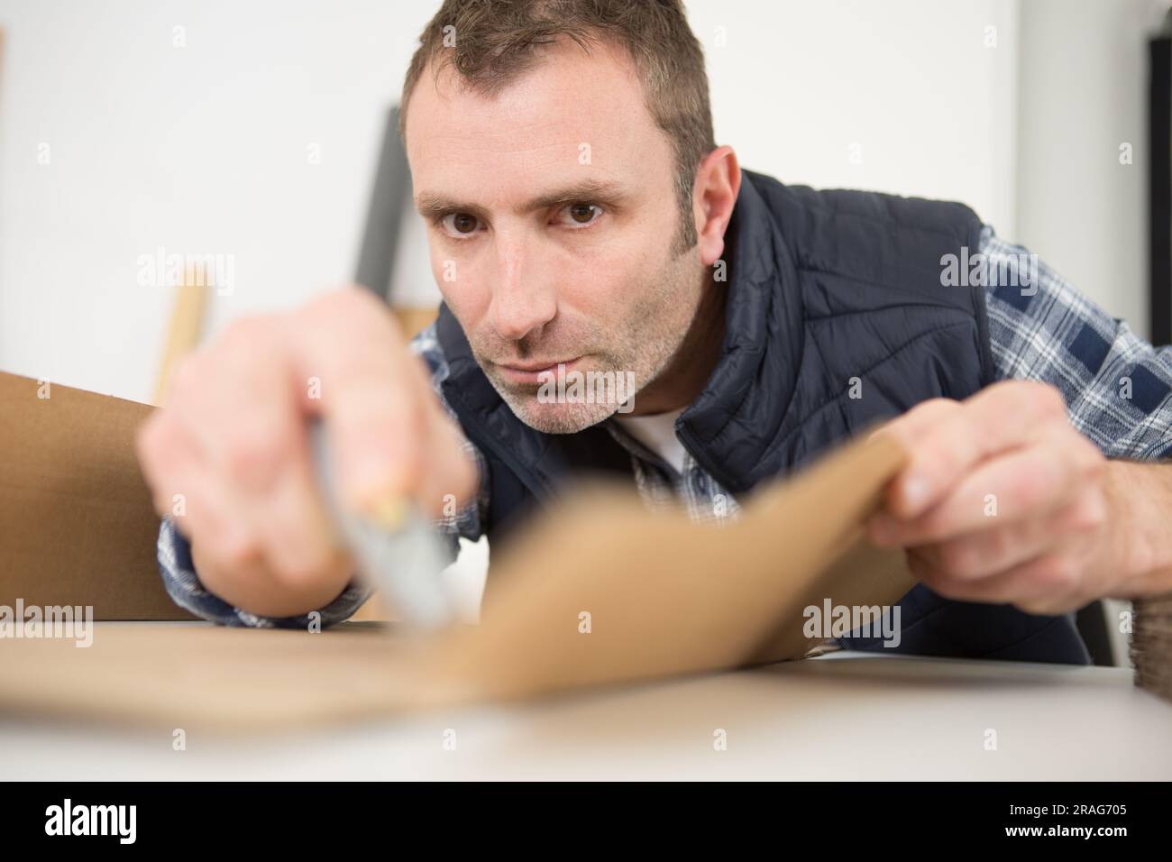 opening moving box Stock Photo - Alamy opening moving box Stock Photo - Alamy