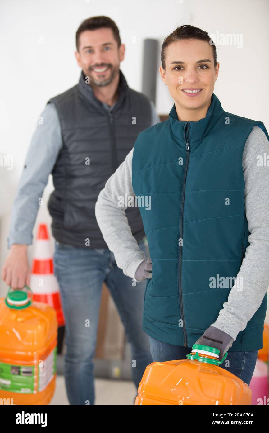 Worker indoor hi-res stock photography and images - Alamy