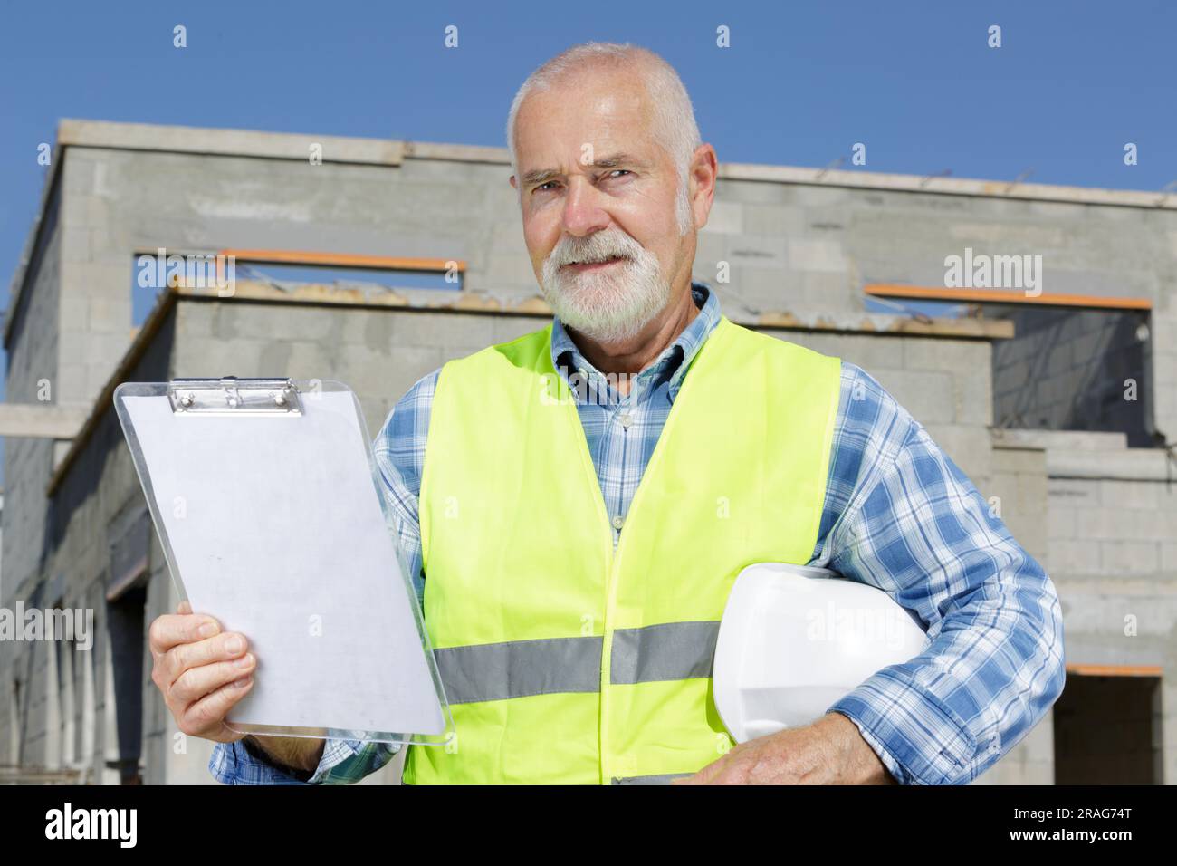 Civil engineer builder clipboard hi-res stock photography and images ...