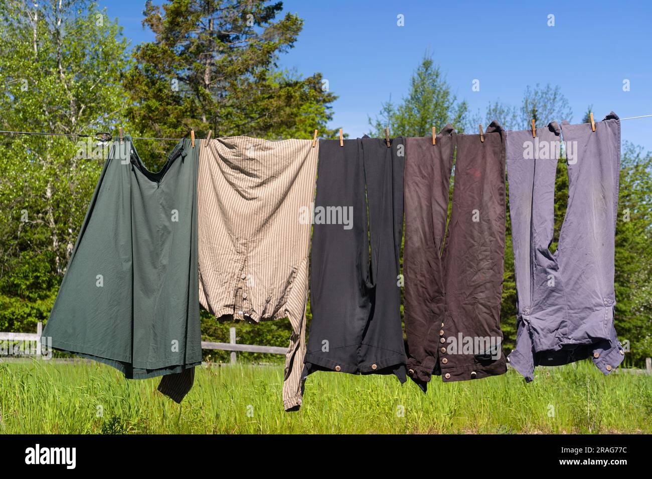 Old time clothes wash line hi-res stock photography and images - Alamy