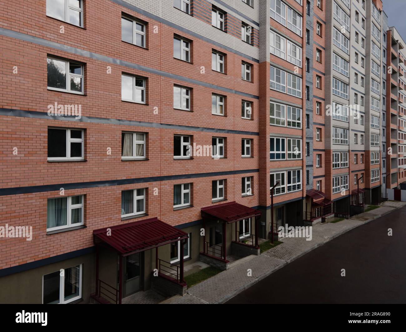 Old shabby multistory residential hi-res stock photography and images ...