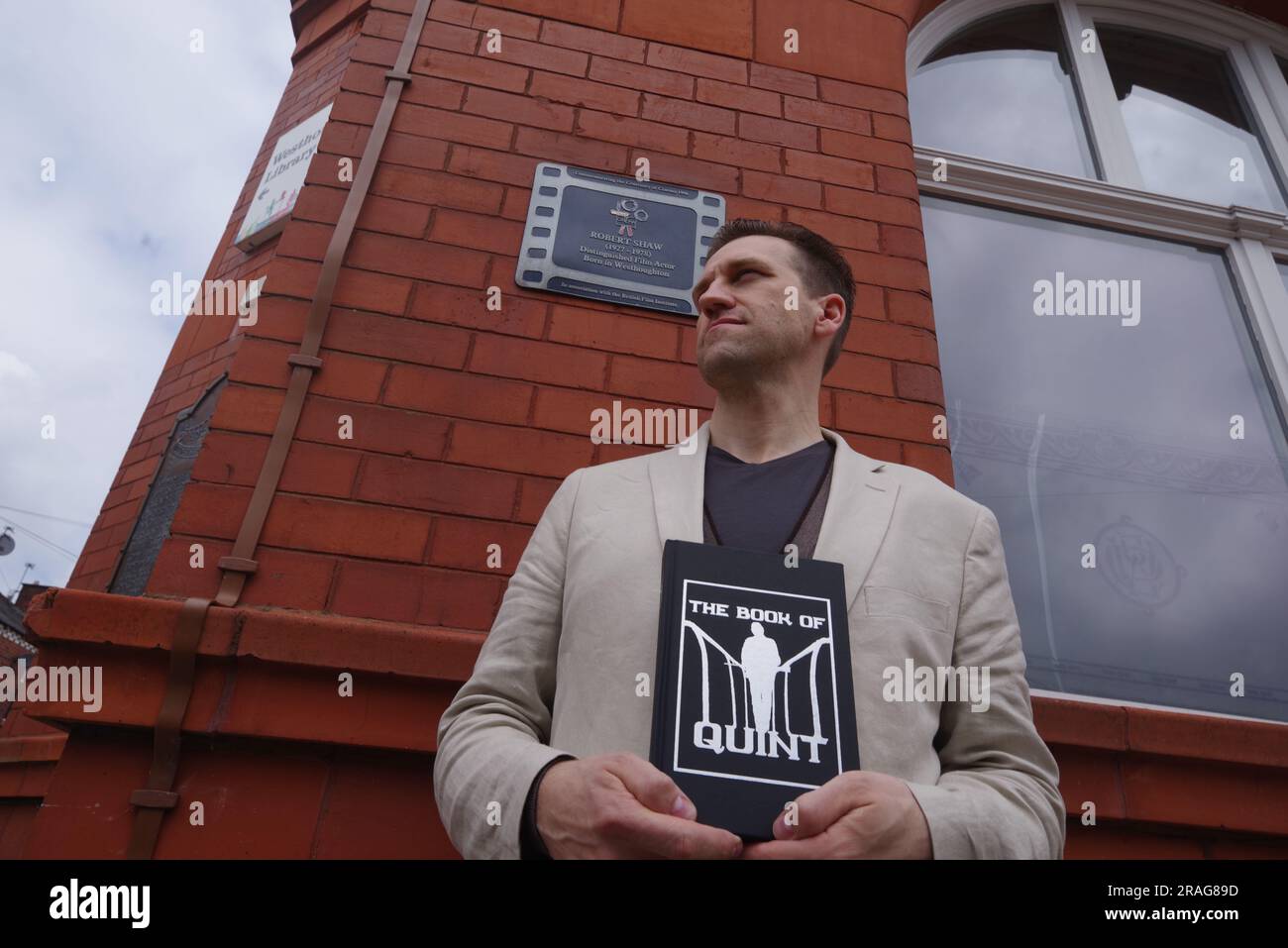 Shark hunter quint depicted in the book of quint hi-res stock ...