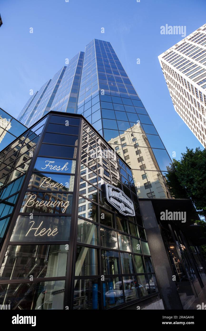 Karl Strauss Brewing Company in the 600 Wilshire Building in Downtown ...