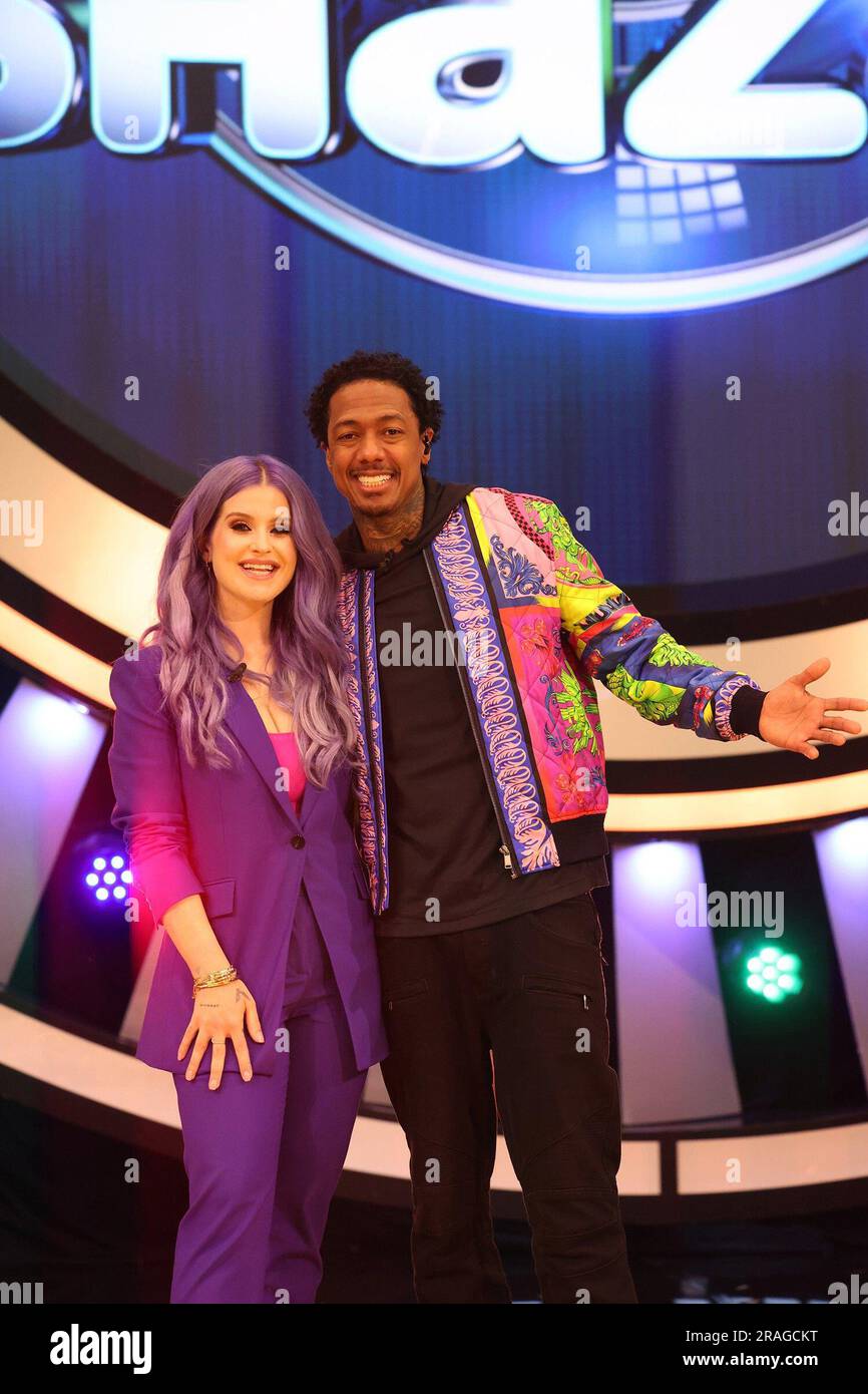 BEAT SHAZAM, from left: guest DJ Kelly Osbourne, host Nick Cannon ...