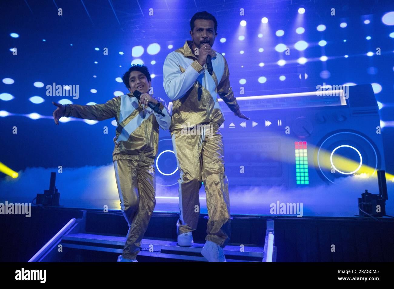 WORLD'S BEST, from left: Manny Magnus, Utkarsh Ambudkar, 2023. ph: Ben ...