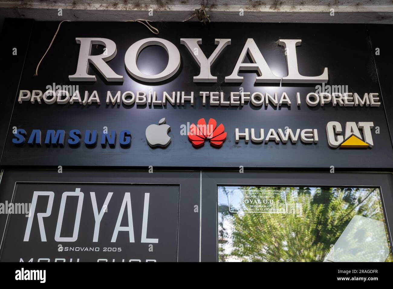Huawei apple hi-res stock photography and images - Alamy