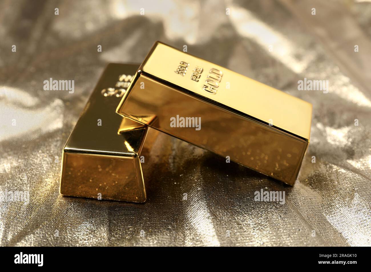 Two gold bars hi-res stock photography and images - Alamy