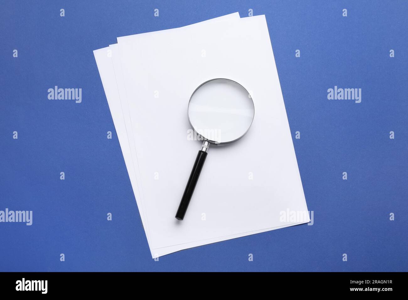 Magnifying glass paper sheets hi-res stock photography and images - Alamy