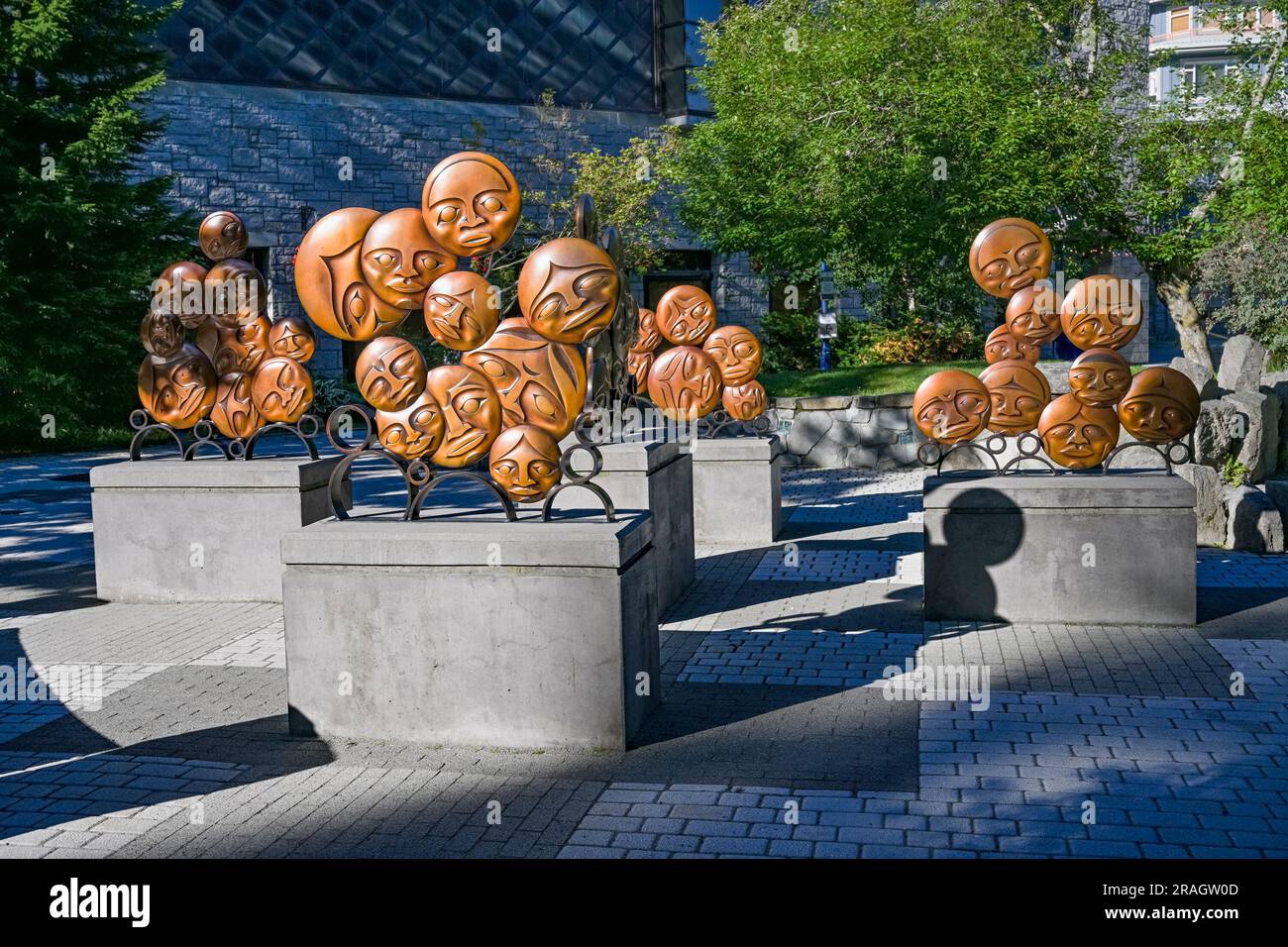 Timeless circle sculpture hi-res stock photography and images - Alamy