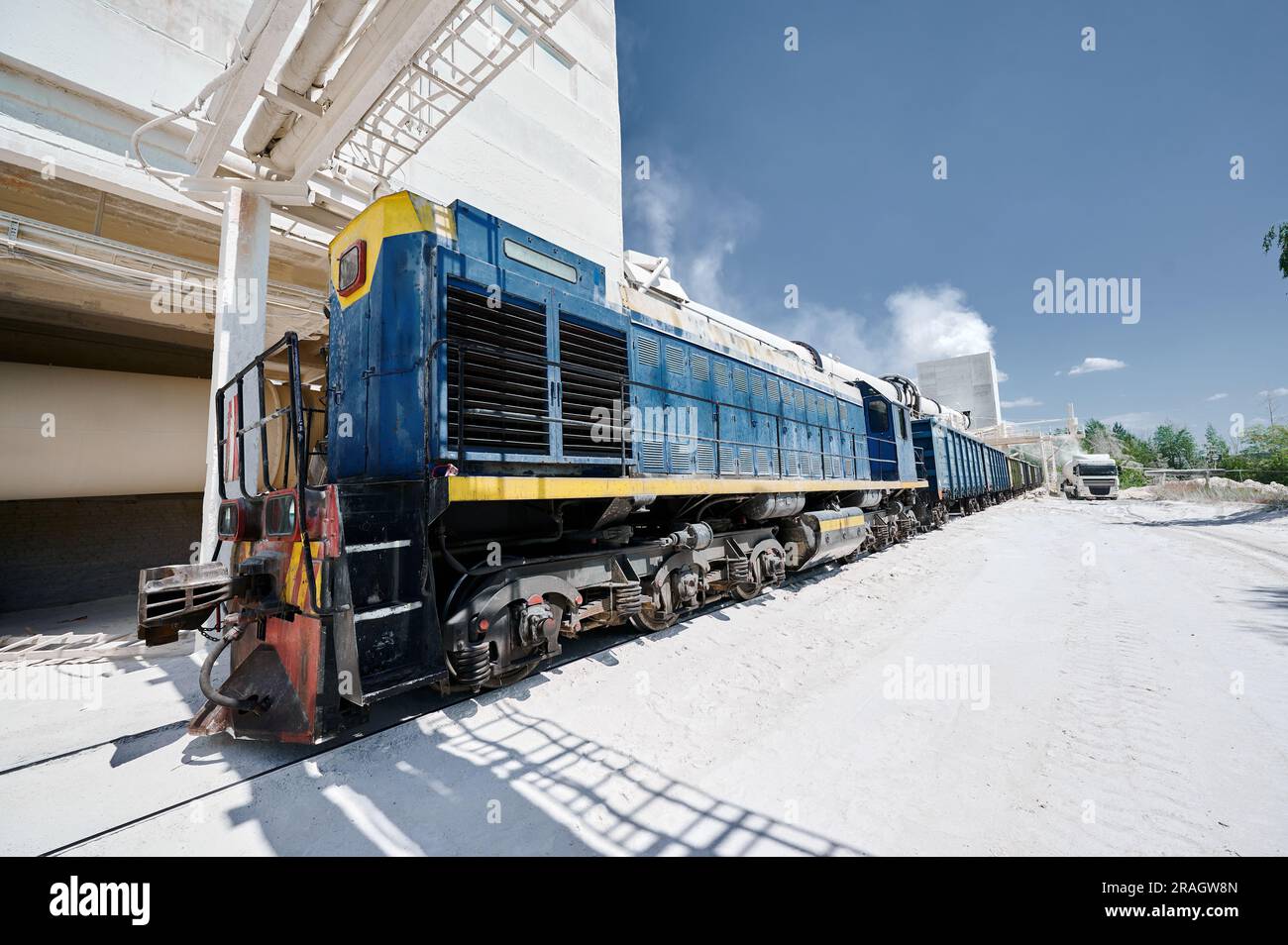 Locomotive moves cars across territory of silica plant Stock Photo - Alamy