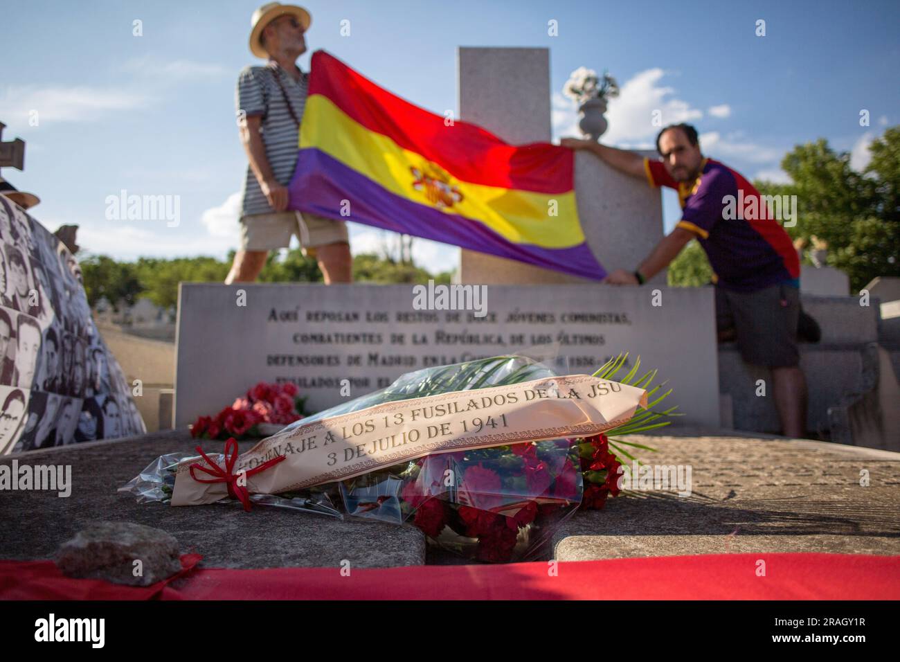 Spanish civil war homage hi-res stock photography and images - Alamy