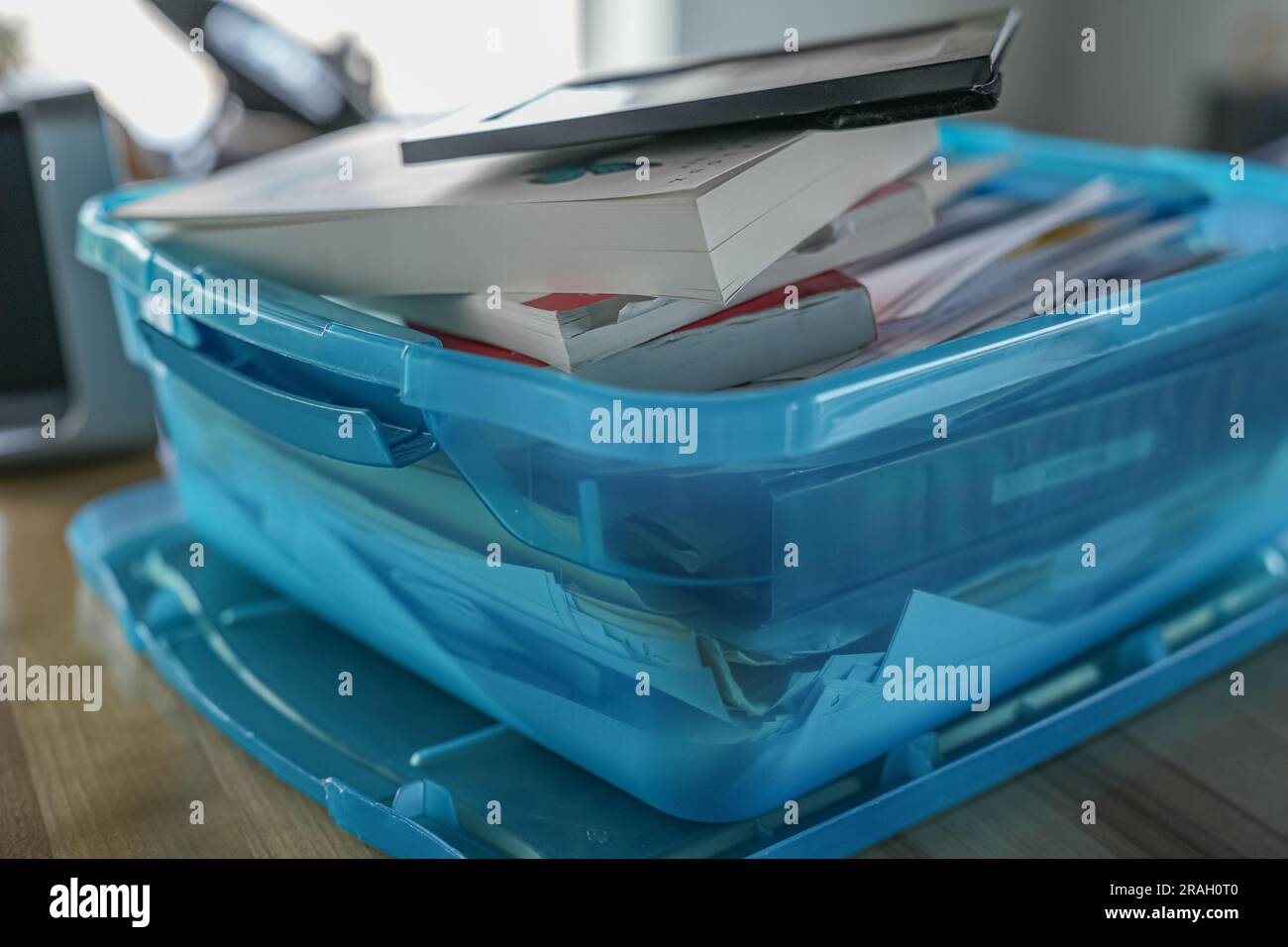 box of personal belongings on final depture from company Stock Photo ...