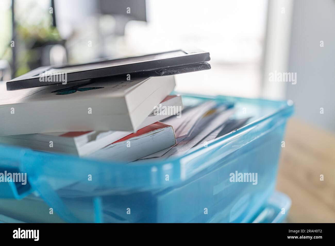 box of personal belongings on final depture from company Stock Photo ...