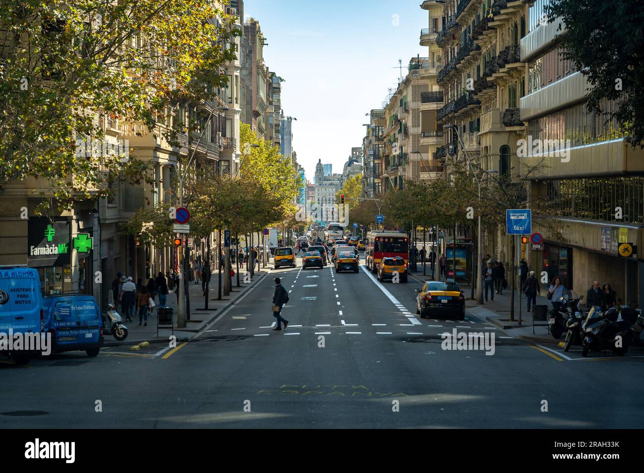 Barcelona summer busy street hi-res stock photography and images - Alamy