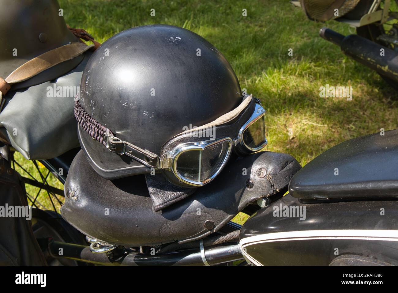 Motorcycle goggles 1930s hi-res stock photography and images - Alamy