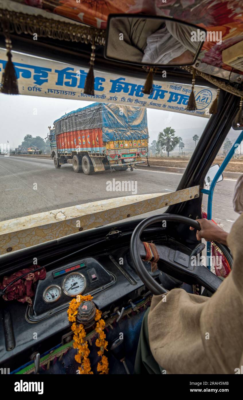 12 21 2014 Trucke and Transportesen on Grand Trunk Road On the way to ...