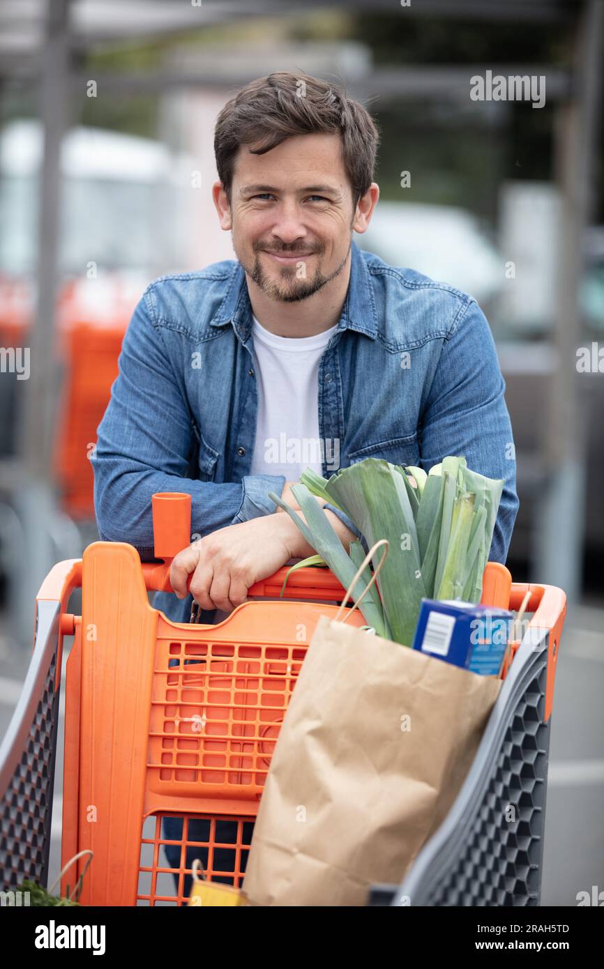 handsome man shopping in a supermarket Stock Photo - Alamy