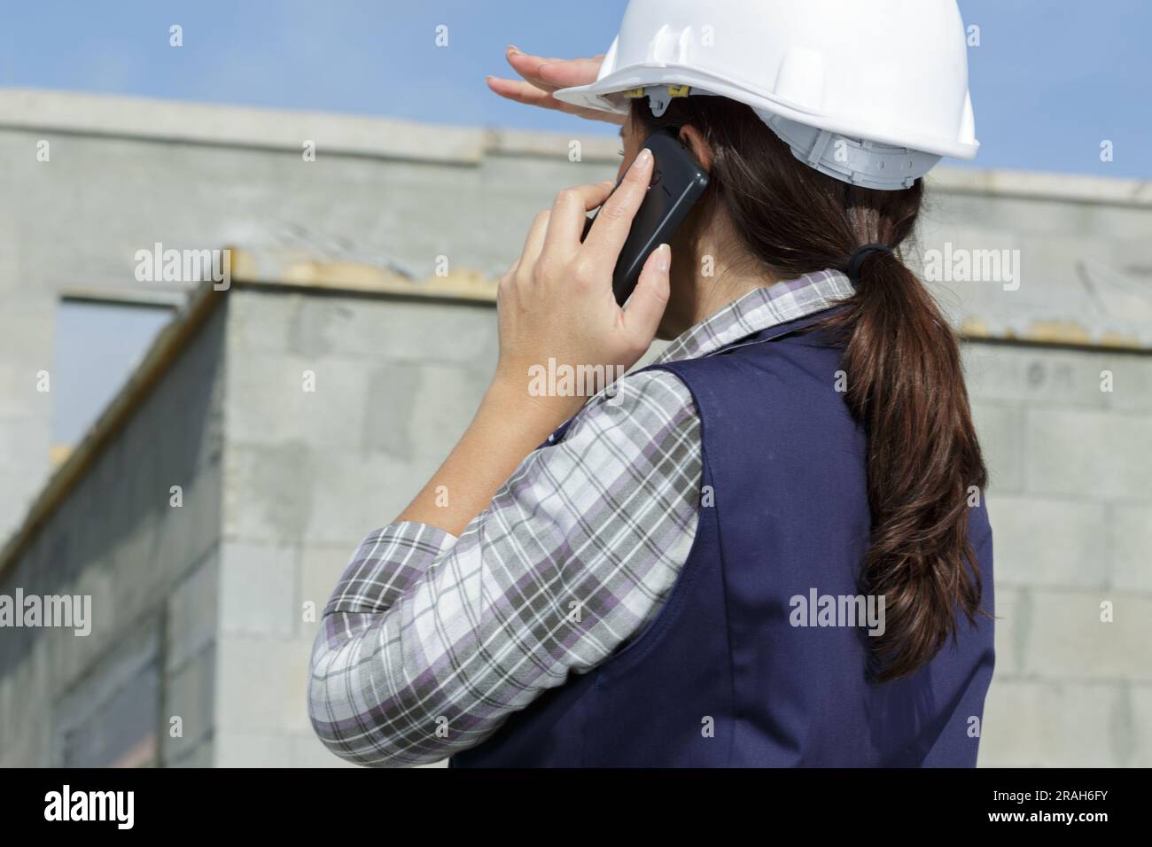 Asian engineer wearing white helmet hi-res stock photography and images ...